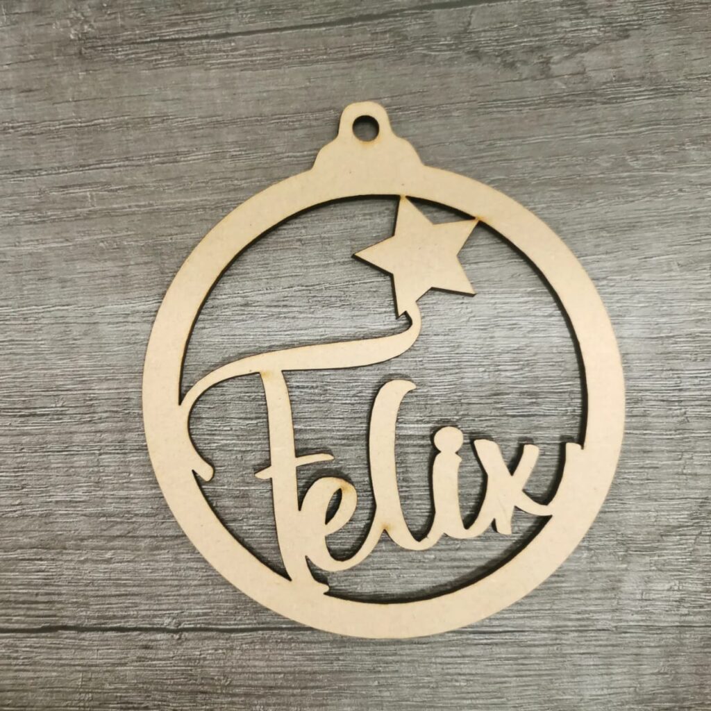 ESFERA PERSONALIZADA CON TU NOMBRE – MADERITAS