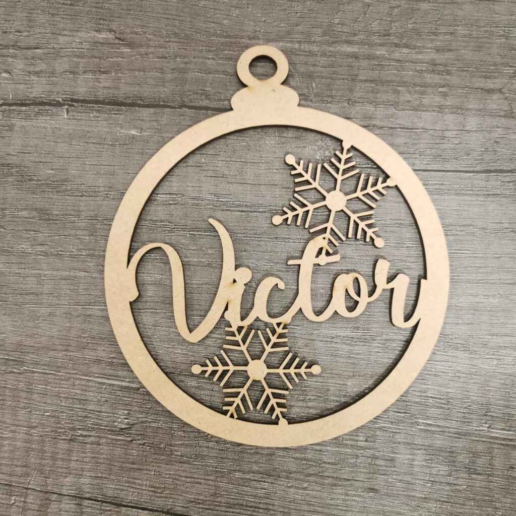 ESFERA PERSONALIZADA CON TU NOMBRE – MADERITAS